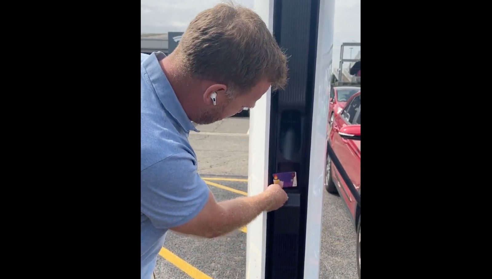 Watch Tesla’s first Supercharger V4 with tap and go payment at work ...