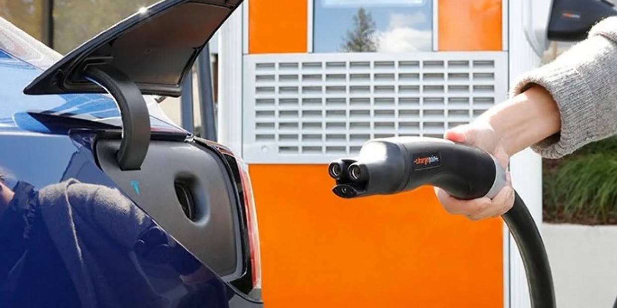 ChargePoint is now deploying NACS compatible EV chargers to its network ...