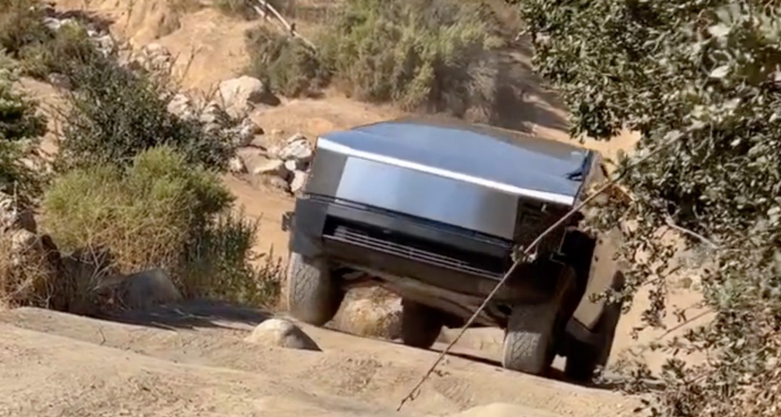 Tesla Cybertruck spotted climbing stairs off-road – showing great ...