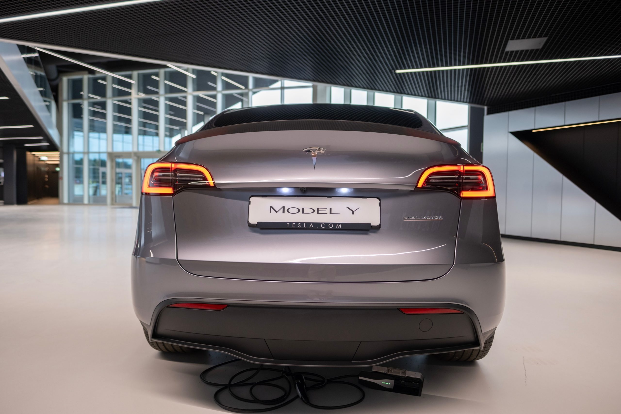 Tesla Model Y, nouvelle version : la production de masse démarrerait ...